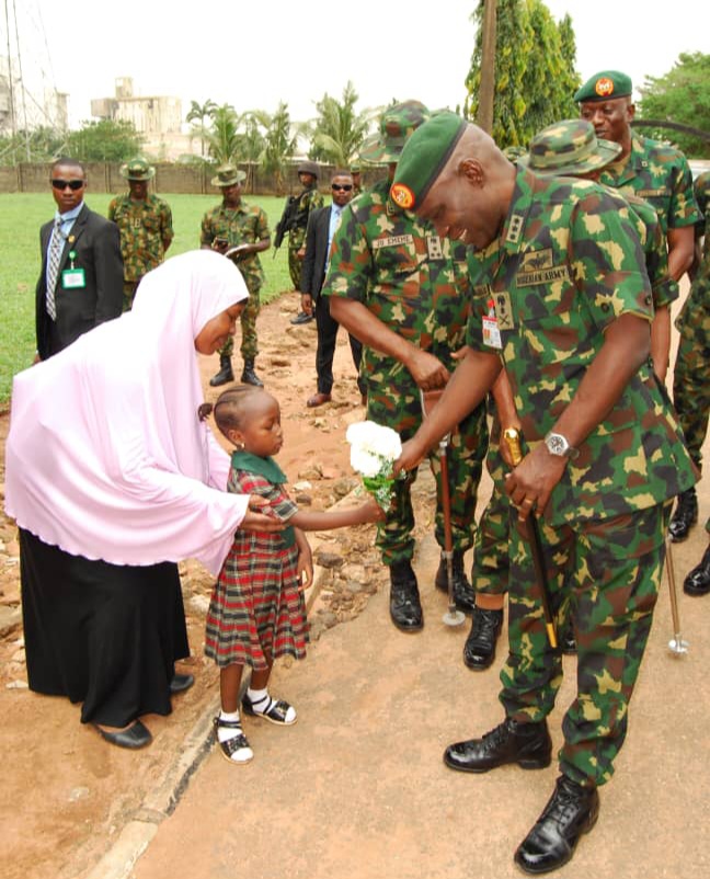 NIGERIA: COAS Gen Lagbaja Commissions Fire Station, Soldiers’ Accommodation In Lagos – Security ...
